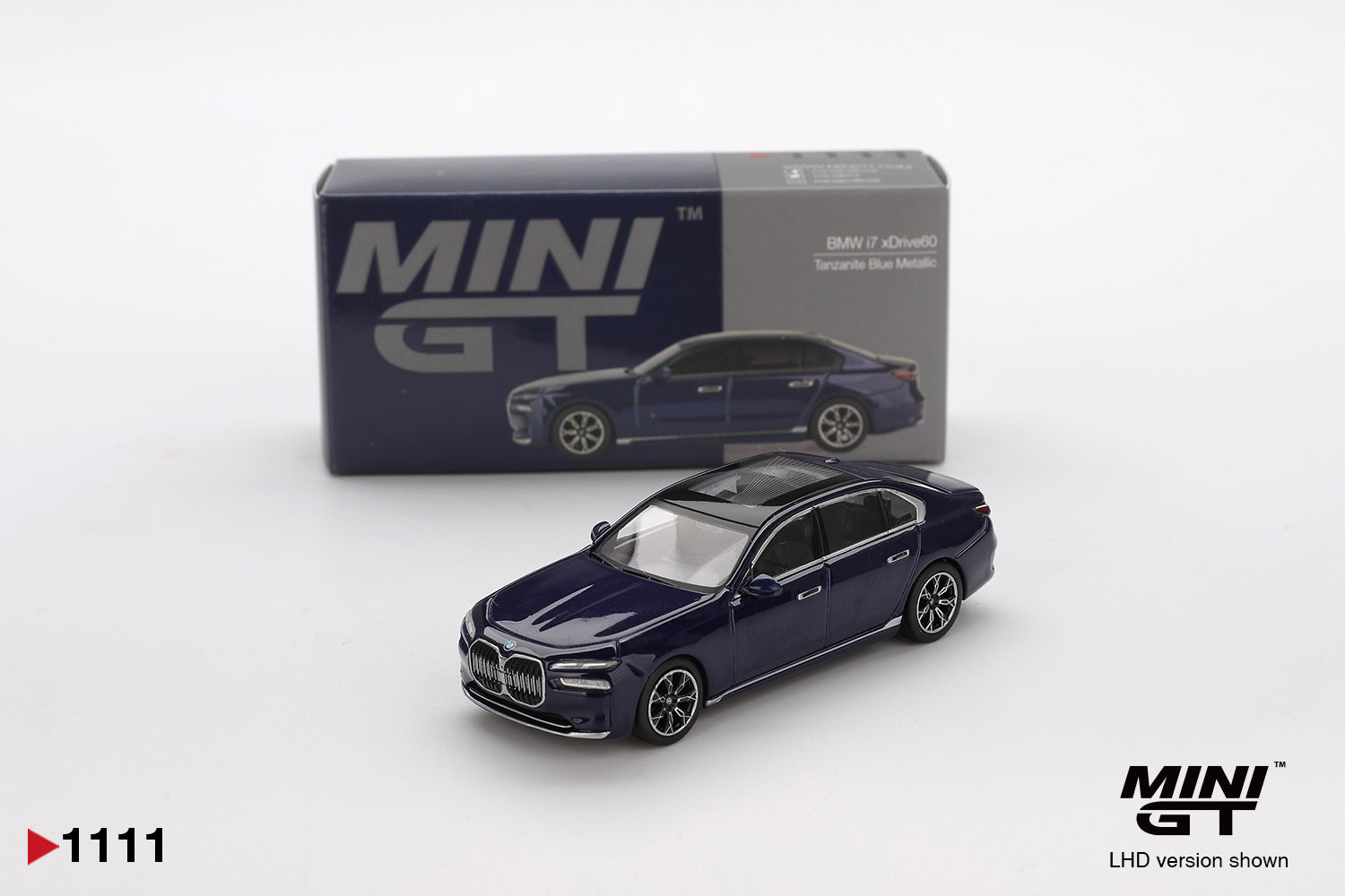 BMW i7 xDrive60 Tanzanite Blue Metallic 1:64 scale model car - Mini GT ...